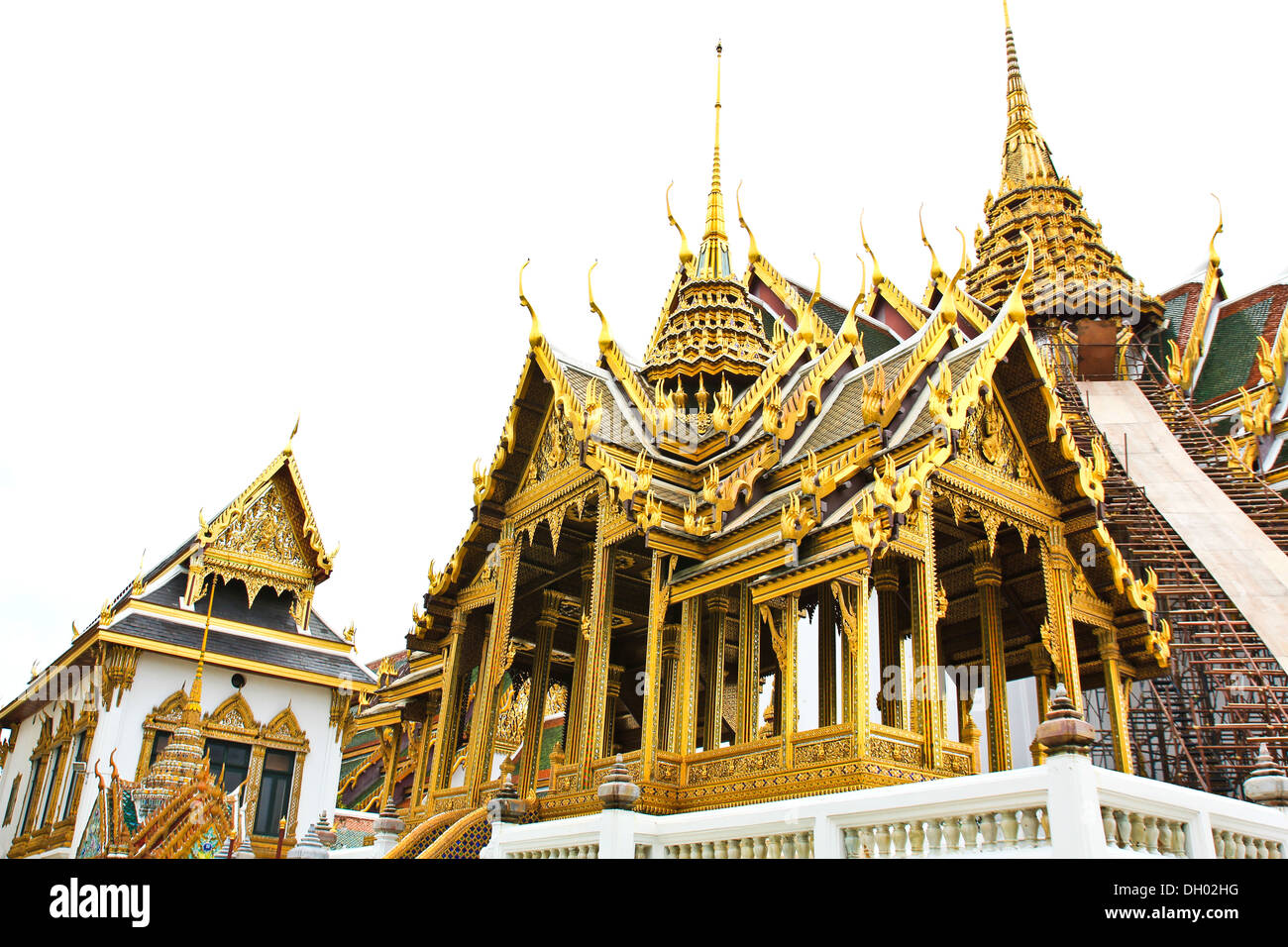 Golden roof of wat phra kaew emerald buddha temple hi-res stock ...