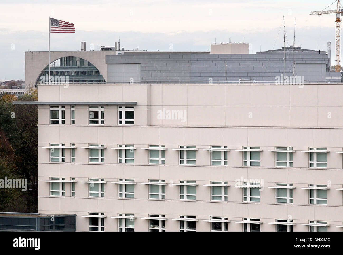 The roof of the US embassy with the federal chancellery in the ...