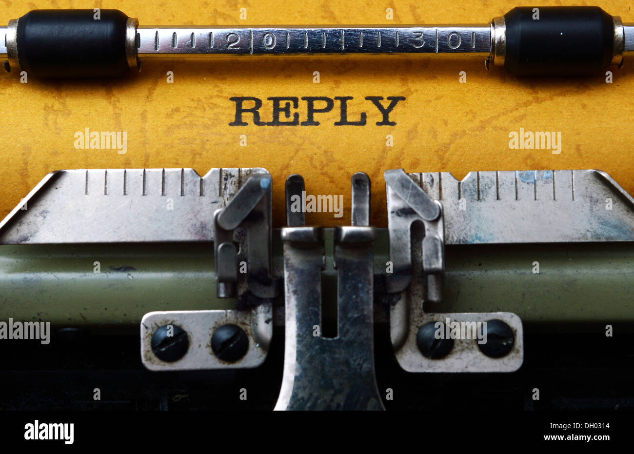 Reply text on typewriter Stock Photo - Alamy