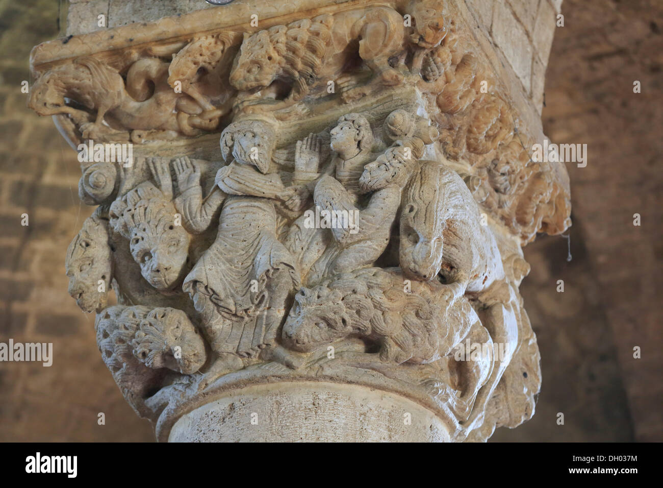 Romanesque columns and capital hi-res stock photography and images - Alamy