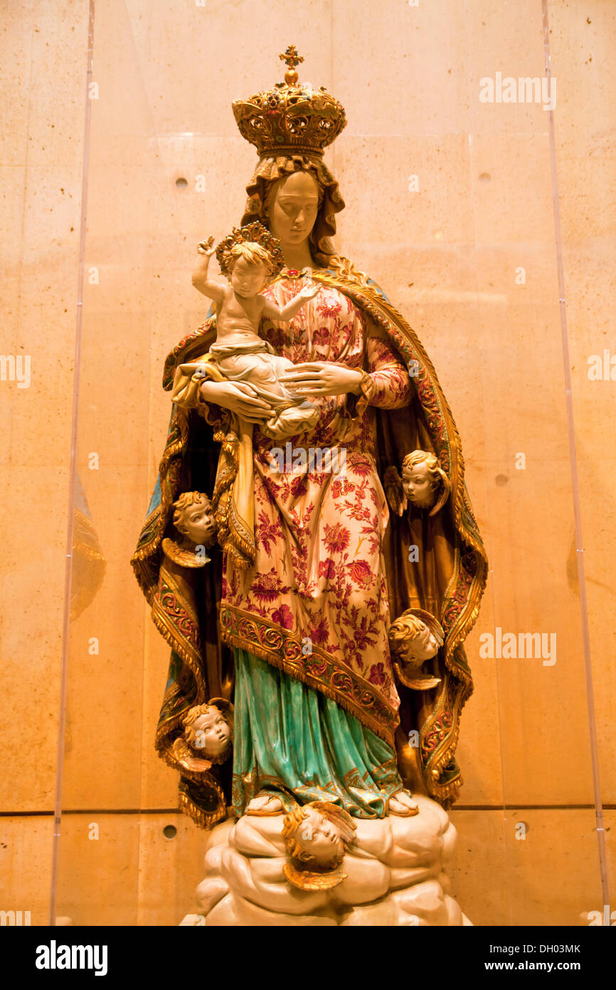 Statue of the Virgin Mary with Child, catholic Cathedral of Our Lady of ...