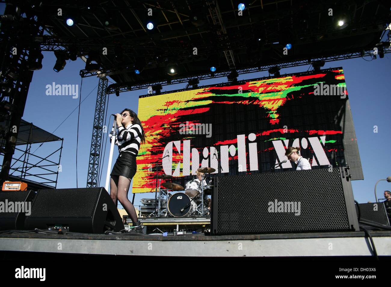 Charli xcx on stage hi-res stock photography and images - Alamy