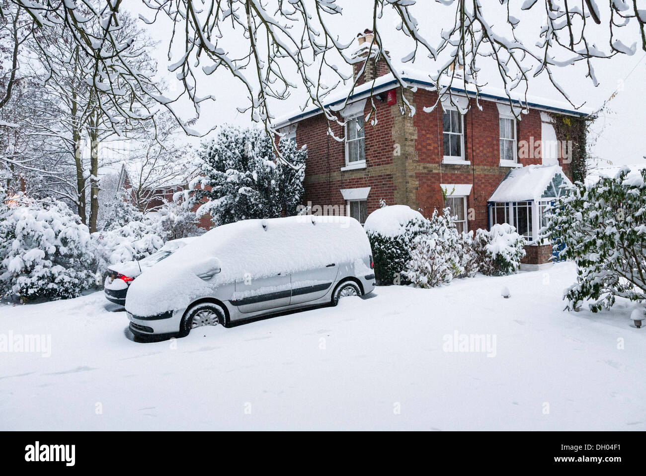 Deep snow house hi-res stock photography and images - Alamy