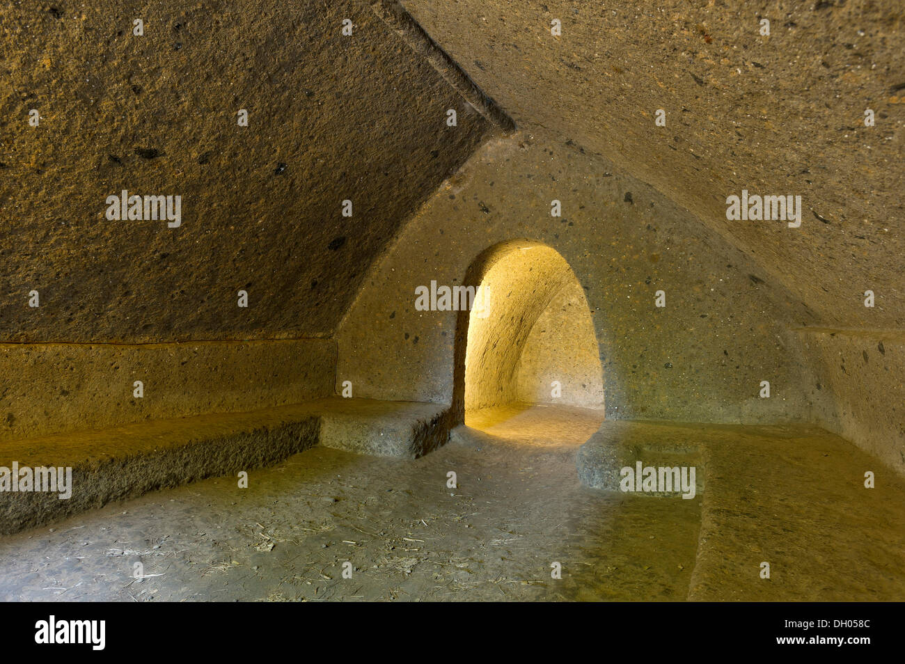 Etruscan tumulus tomb hi-res stock photography and images - Alamy