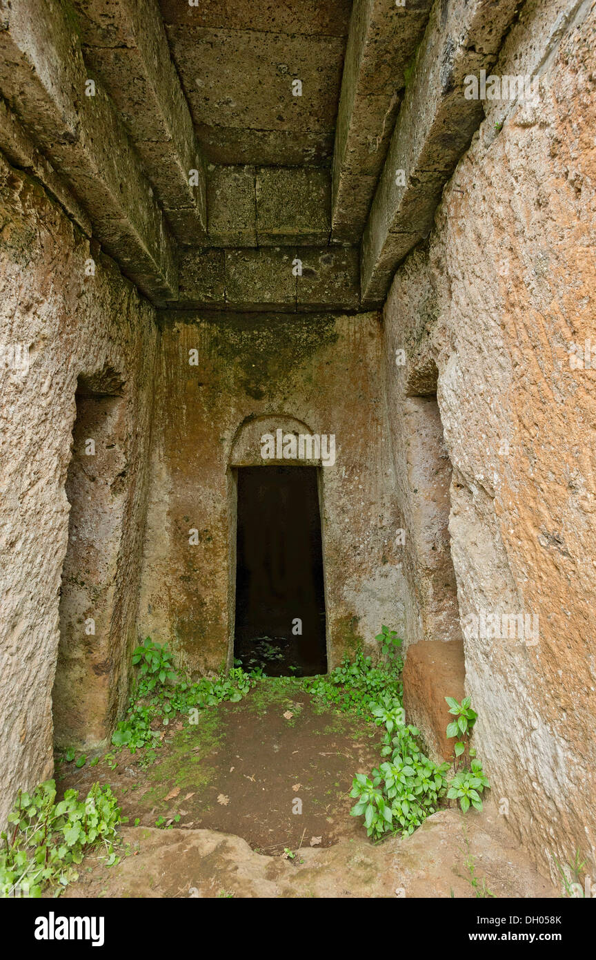 Tumulus italy hi-res stock photography and images - Alamy