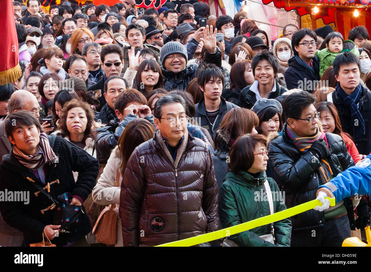 Japanese people visiting shrine hi-res stock photography and images - Alamy
