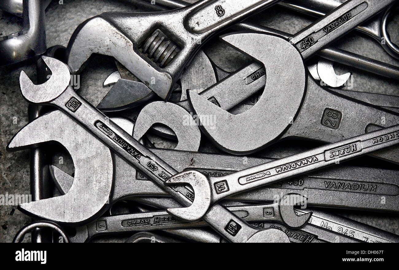 Wrenches different size hi-res stock photography and images - Alamy