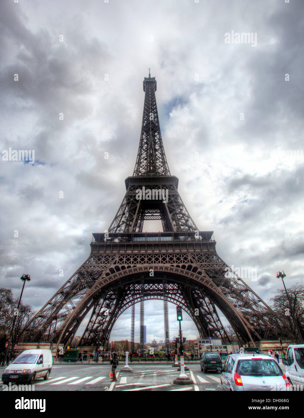 Eiffel tower overcast hi-res stock photography and images - Alamy