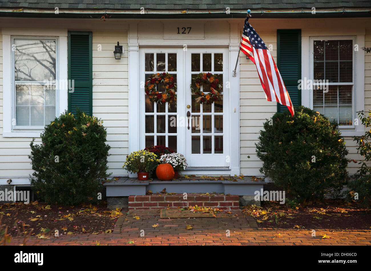 American flag front of house hi-res stock photography and images - Alamy