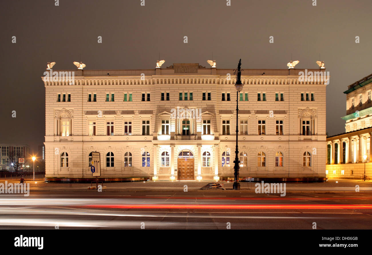 Bertelsmann building hi-res stock photography and images - Alamy