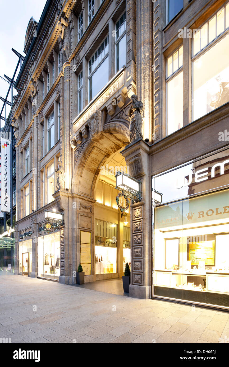 Arcade entrance hi-res stock photography and images - Alamy