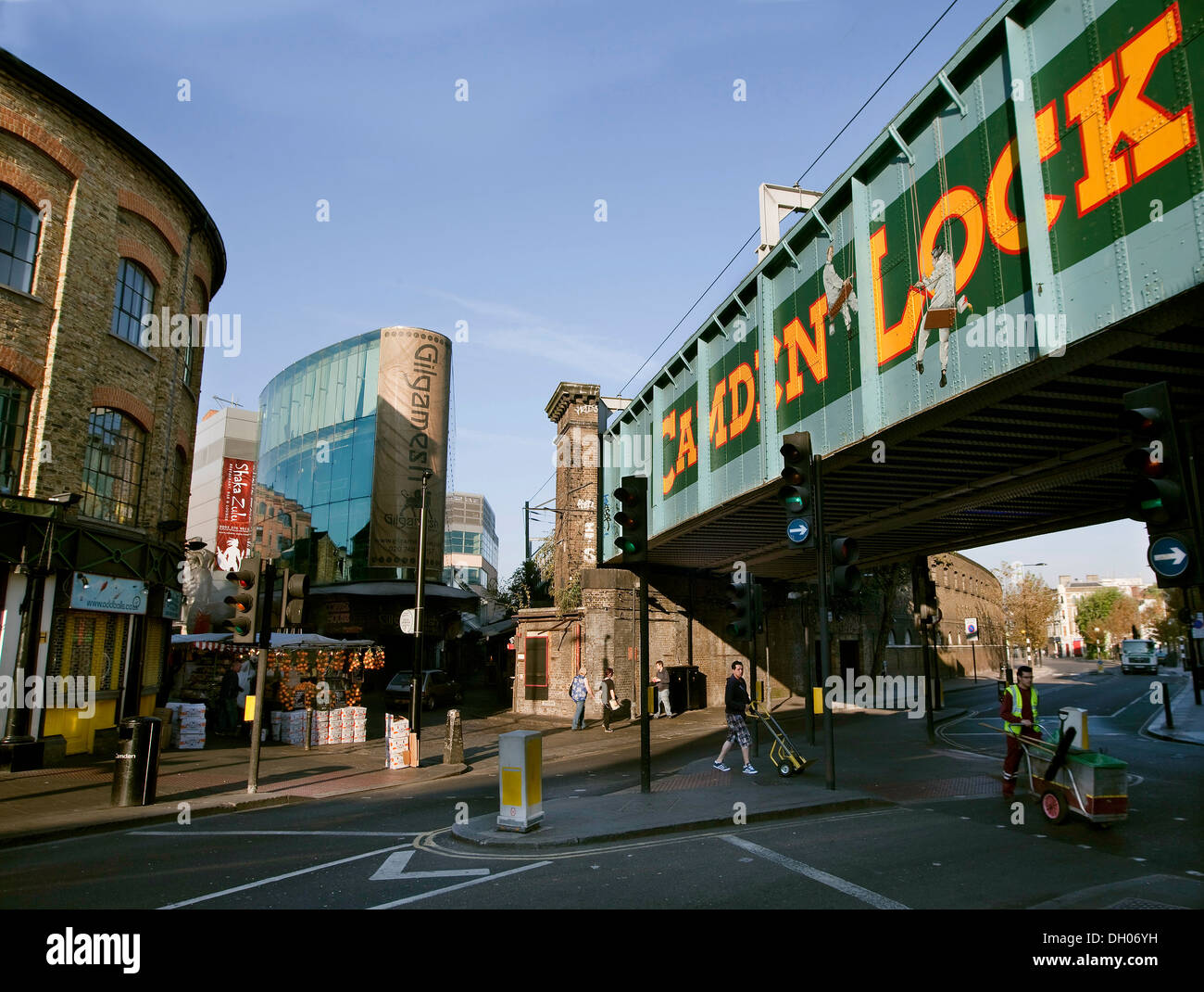 Camden lock railway bridge hi-res stock photography and images - Alamy