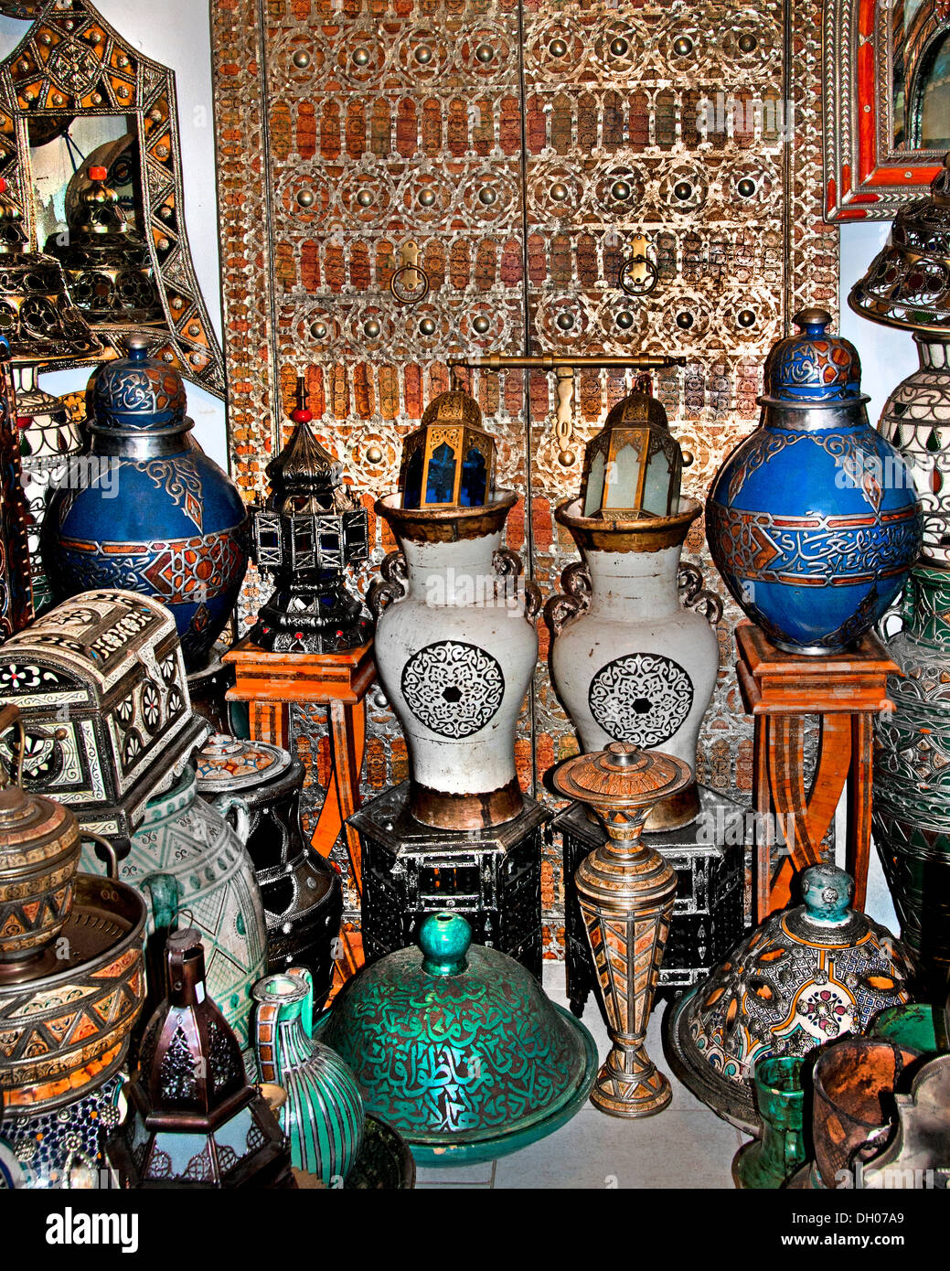 Antique Shop Marrakesh Morocco Medina Souk Market Stock Photo - Alamy