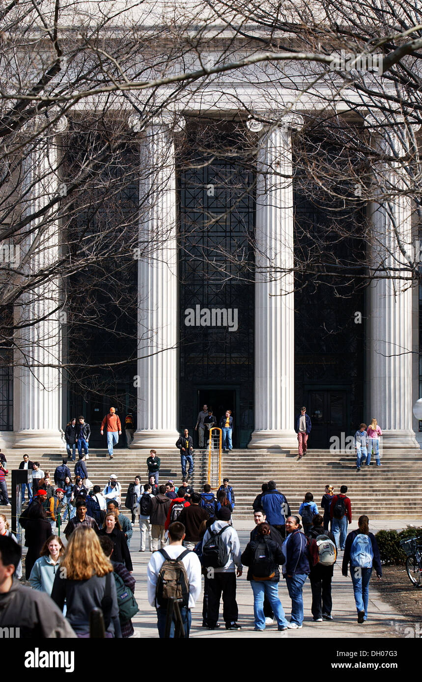 Massachusetts Institute of Technology campus, Cambridge, Massachusetts ...