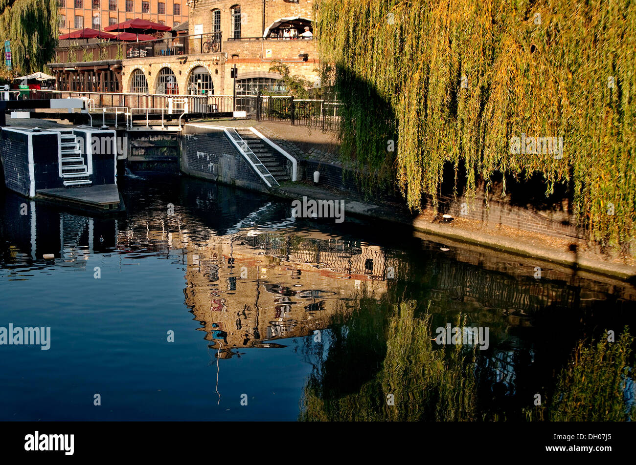 Camden Lock, Regents canal lock number 1,reflections in water by tow ...