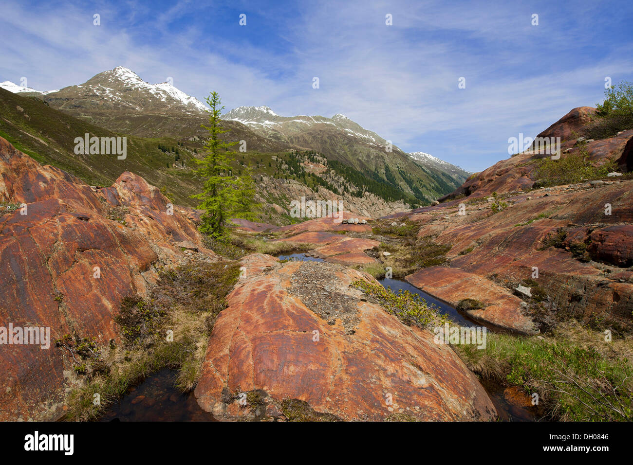Glacial fluting of Gepatschferner glacier, Mountains Ochsenkopf and ...