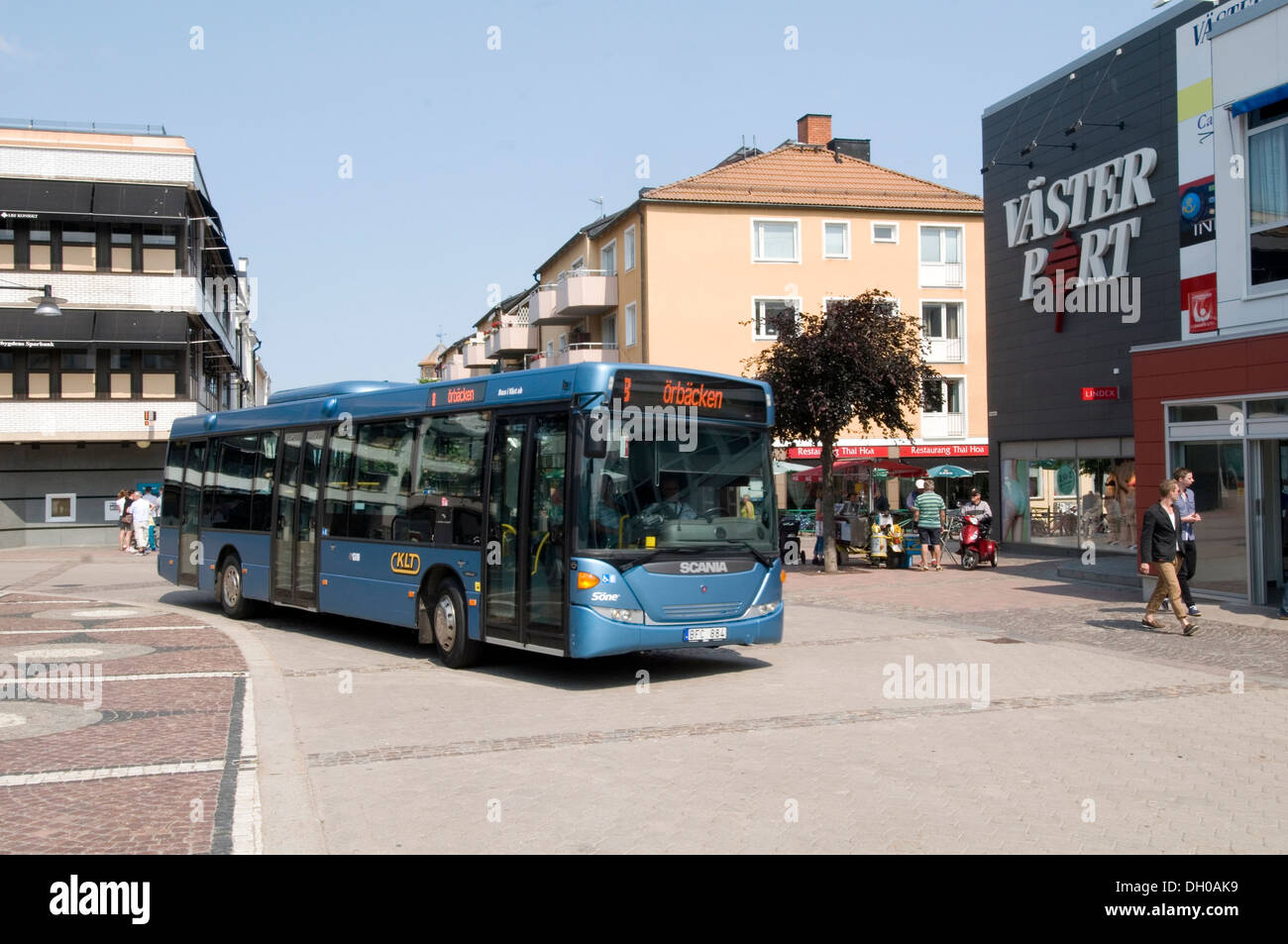 Bus in town centre hi-res stock photography and images - Alamy