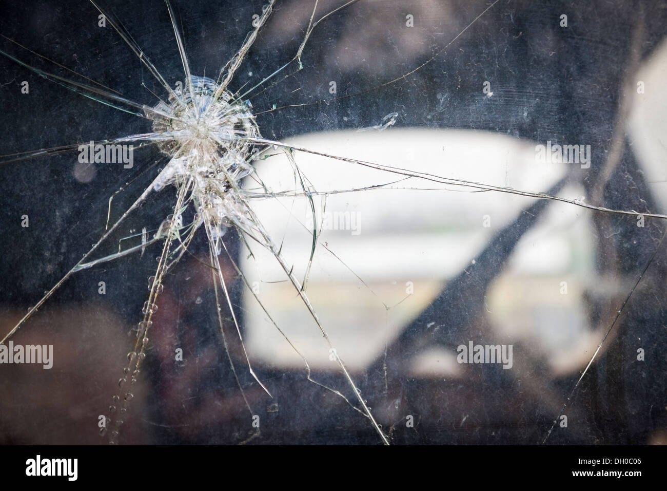 Cracked window hi-res stock photography and images - Alamy