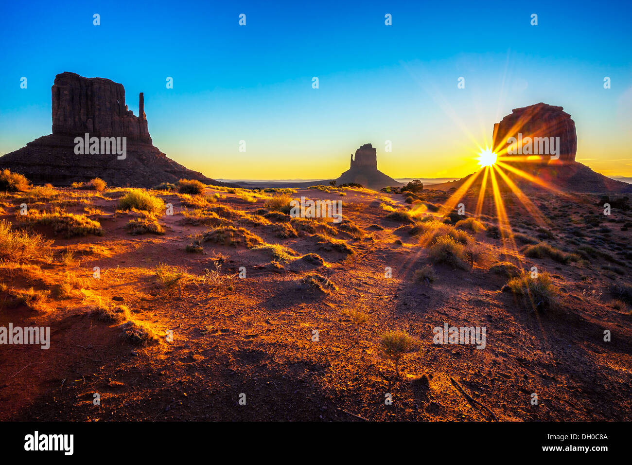 Monument valley by sunrise hi-res stock photography and images - Alamy