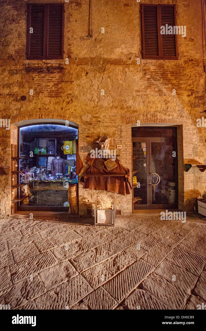 Storefront buildings hi-res stock photography and images - Alamy