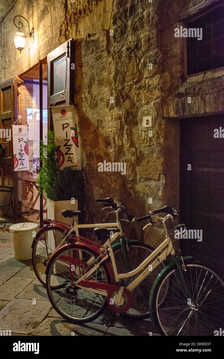 Pizza place hi-res stock photography and images - Alamy