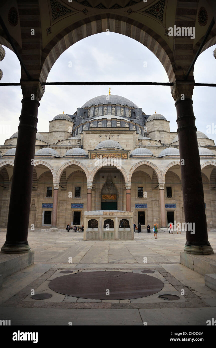 Courtyard of suleymaniye mosque High Resolution Stock Photography and ...