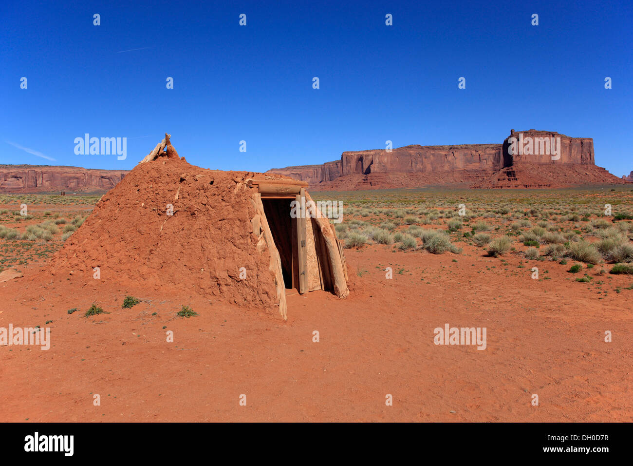 Navajo hogan hi-res stock photography and images - Alamy
