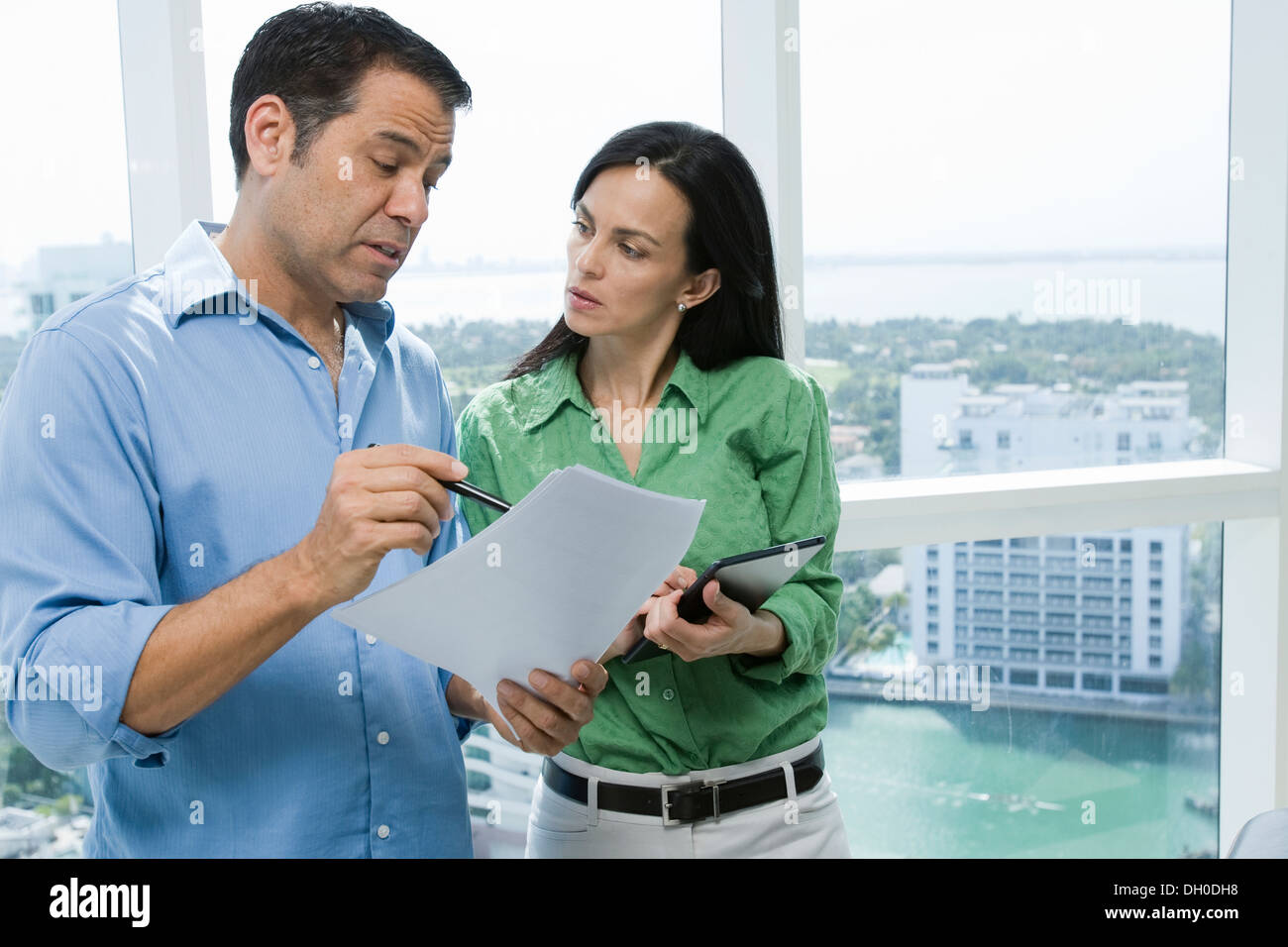 Two people talking serious hi-res stock photography and images - Alamy