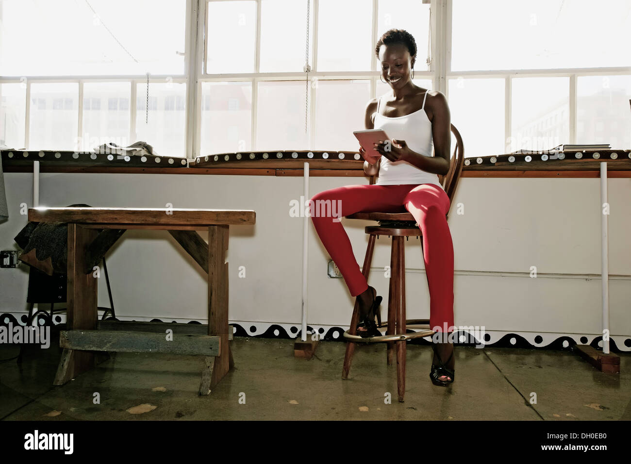 Holding black tablet woman hi-res stock photography and images - Alamy