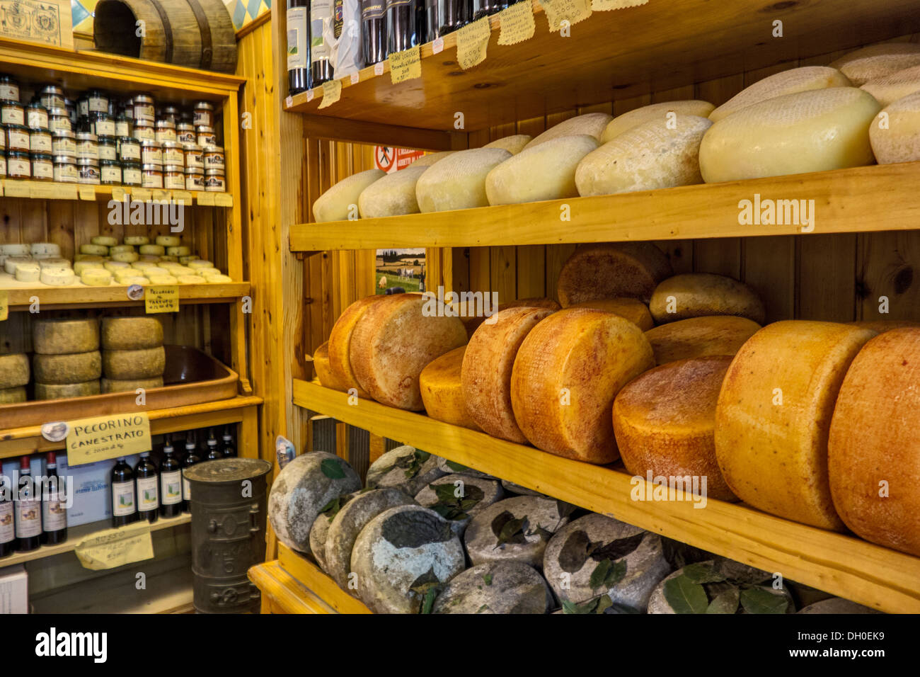 Pienza cheese hi-res stock photography and images - Alamy