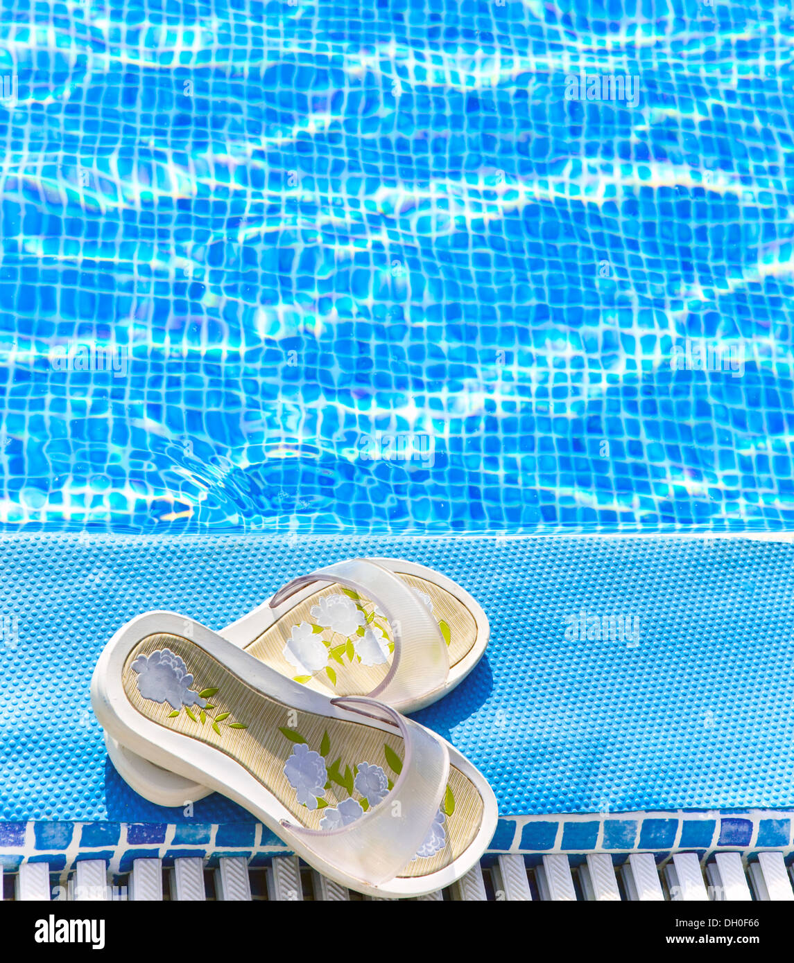 Pool edge hi-res stock photography and images - Alamy