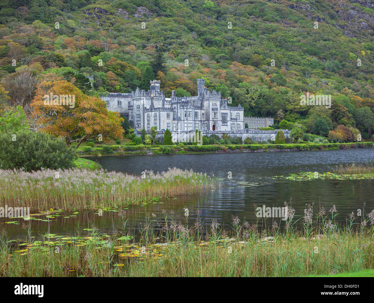 Kylemore abbey and kylemore lake hi-res stock photography and images ...