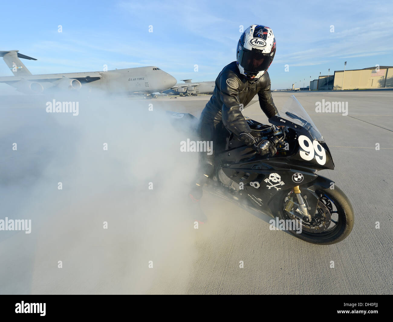 Army of darkness hi-res stock photography and images - Alamy