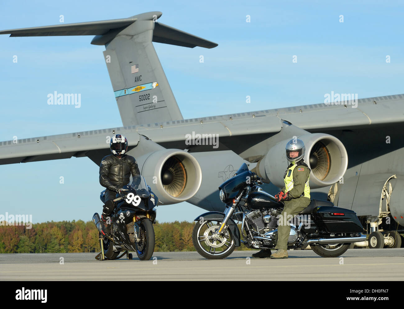 Army of darkness hi-res stock photography and images - Alamy