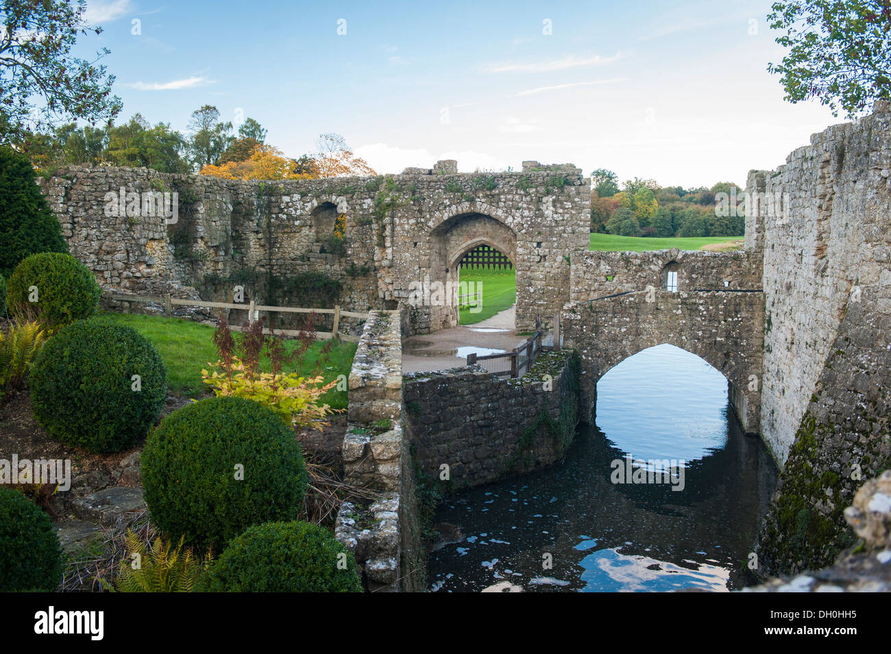 Leeds castle entrance gate kent hi-res stock photography and images - Alamy