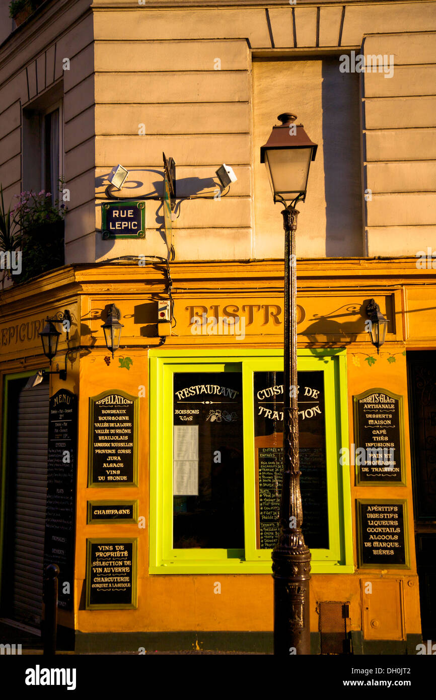 Cafes and restaurants montmartre hi-res stock photography and images ...