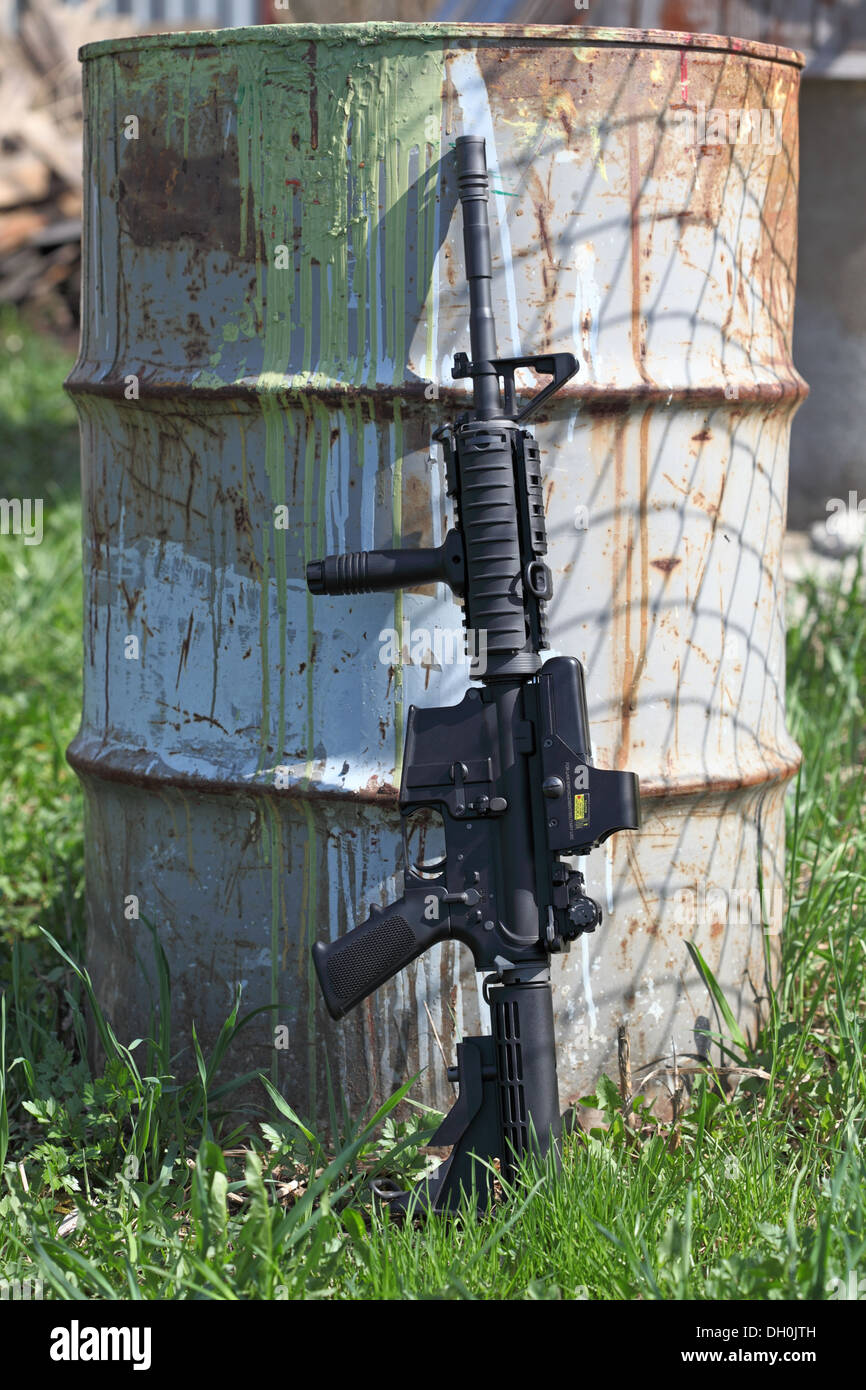 M4A1 (AR-15) 14,5" carbine without magazine and old can Stock Photo - Alamy