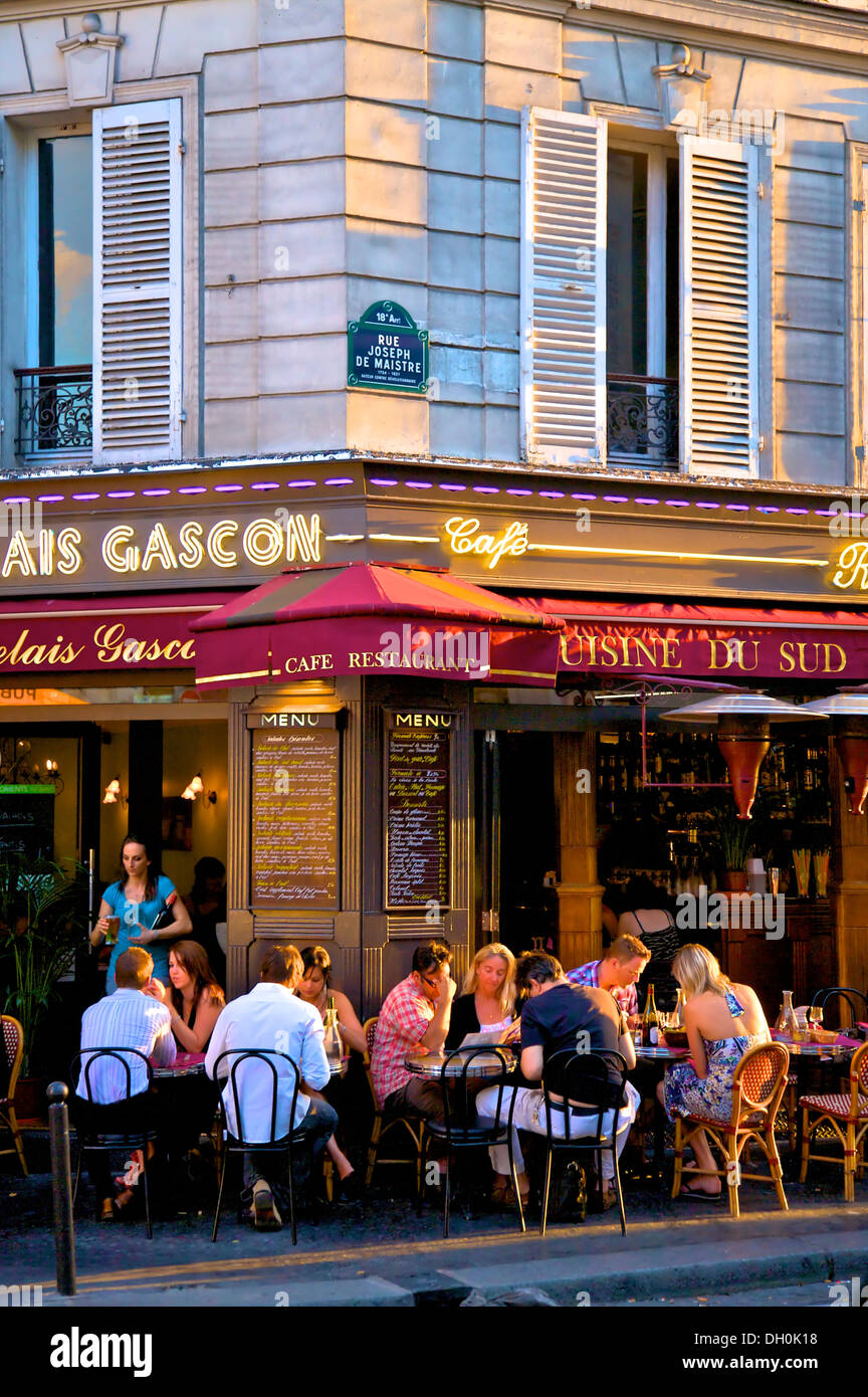 Restaurant in Montmartre, Paris, France Stock Photo - Alamy