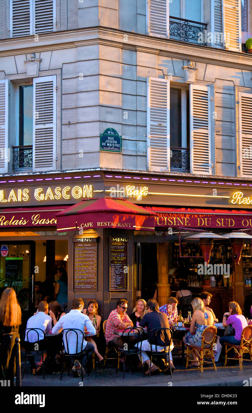 Restaurant in Montmartre, Paris, France Stock Photo - Alamy