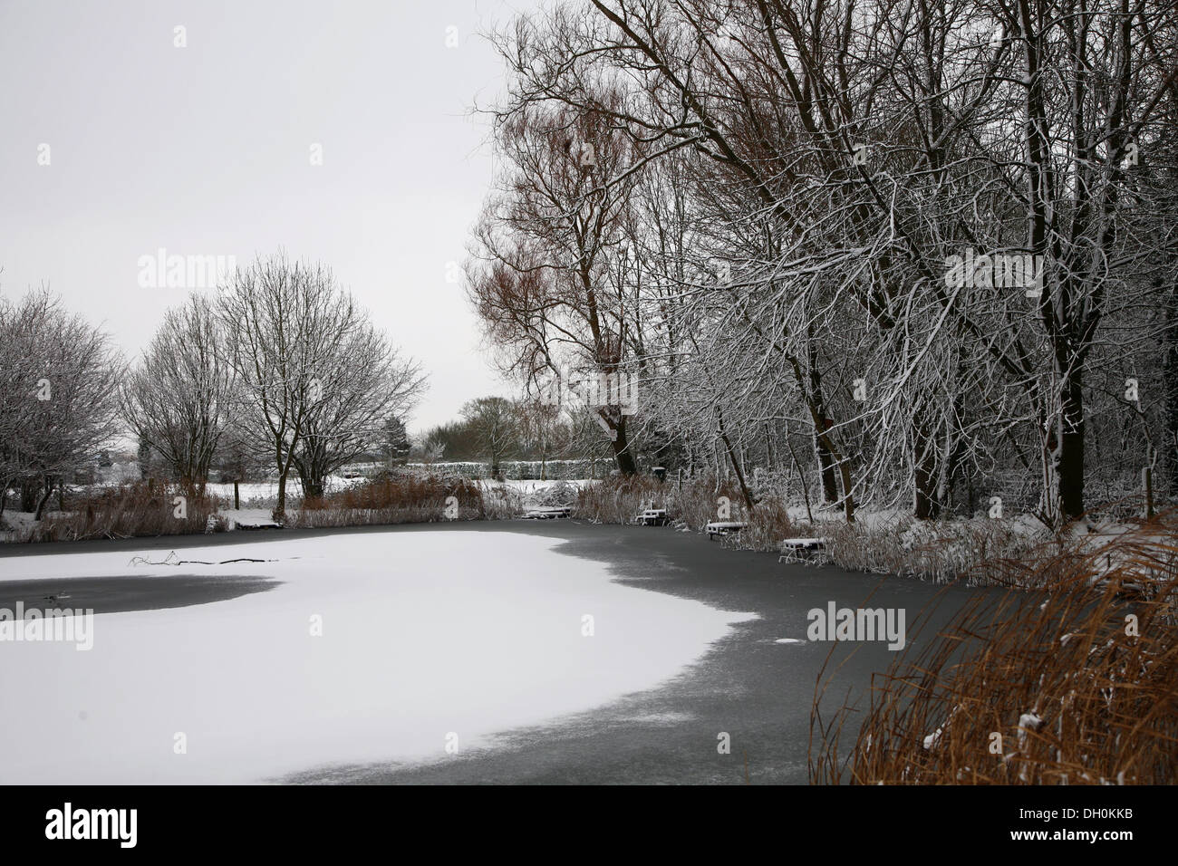 Serene scene frozen water lake hi-res stock photography and images - Alamy