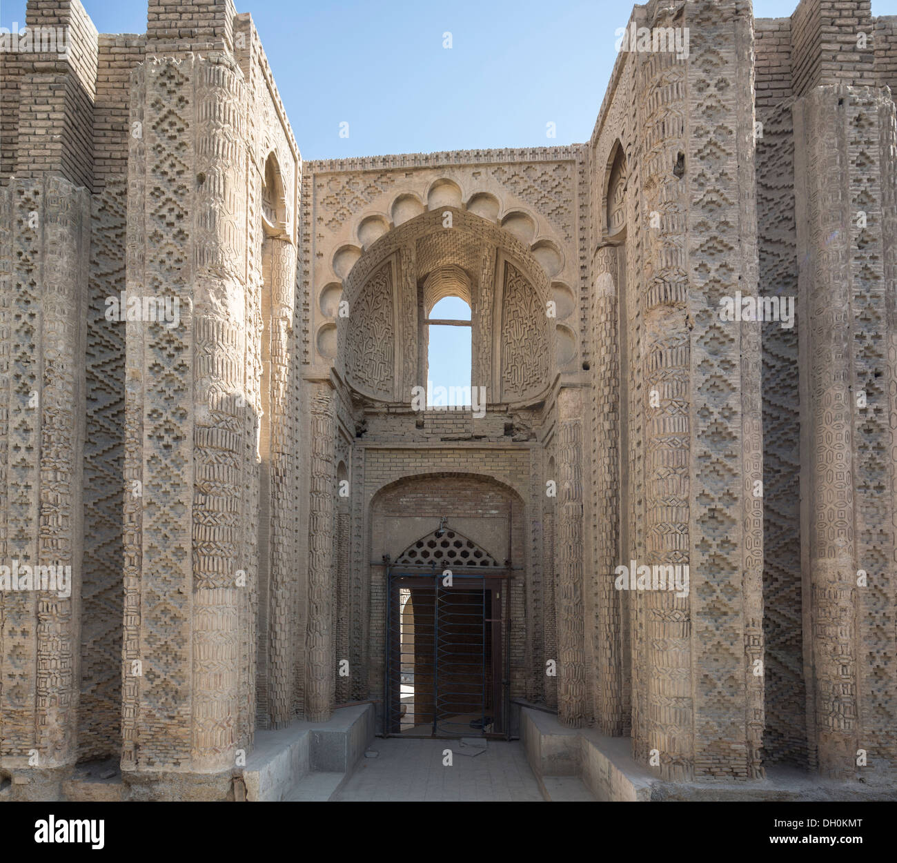 Jurjir mosque portal, Isfahan, Iran Stock Photo - Alamy