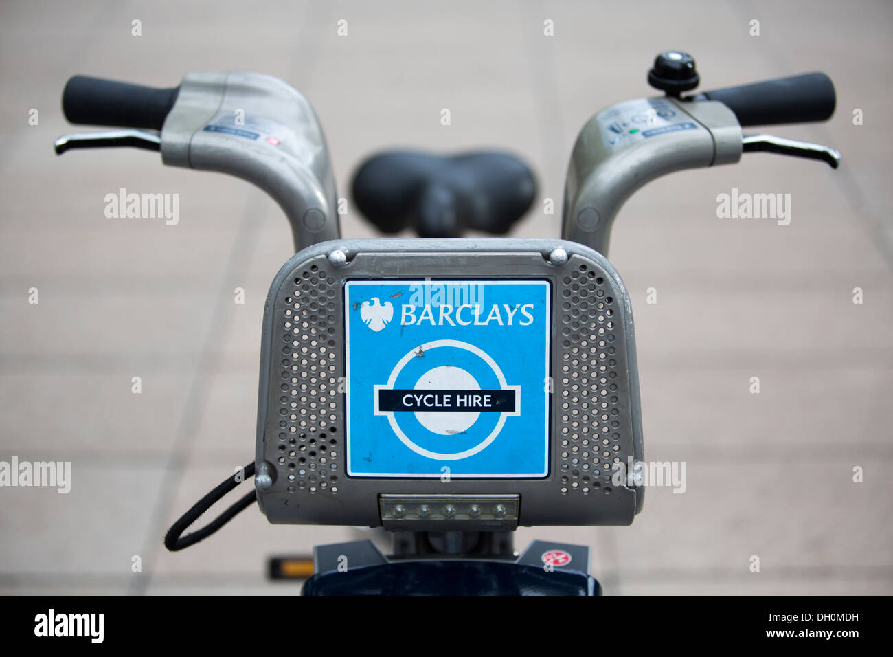 Boris bike canary wharf hi-res stock photography and images - Alamy