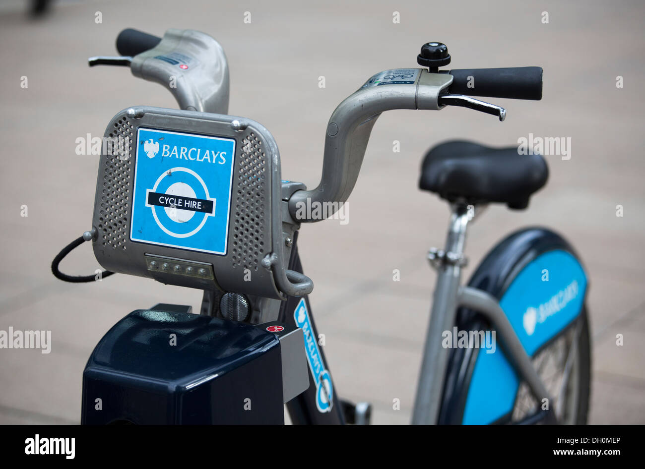 Boris bike canary wharf hi-res stock photography and images - Alamy