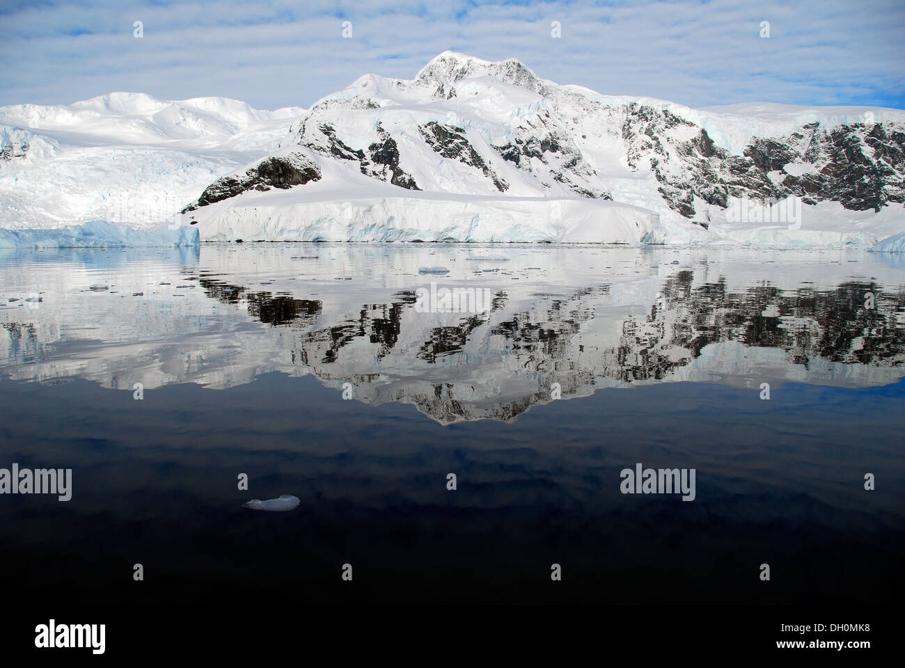 Polar reflections hi-res stock photography and images - Alamy