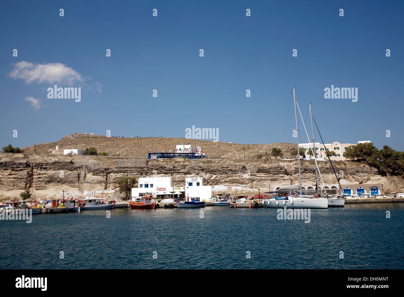 Santorini port hi-res stock photography and images - Alamy