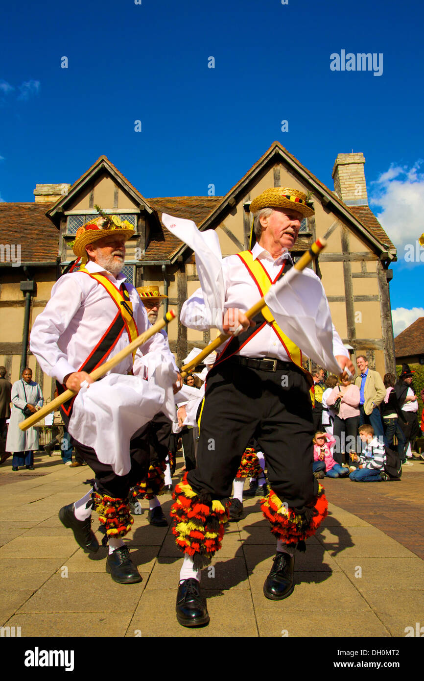 Morris dancing traditions hi-res stock photography and images - Alamy