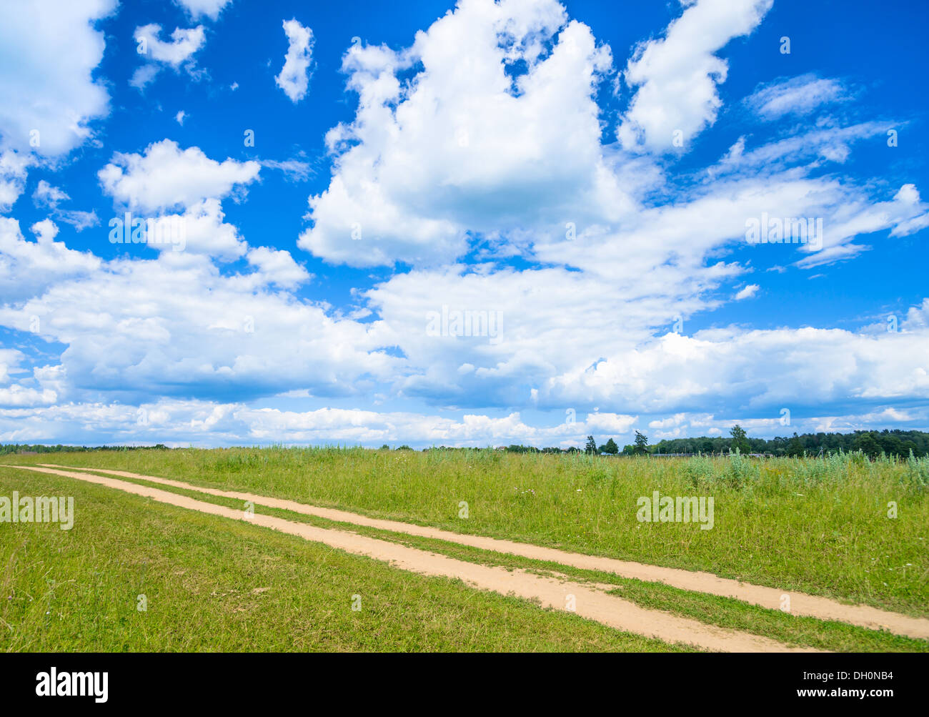 dirt road in a field Stock Photo - Alamy