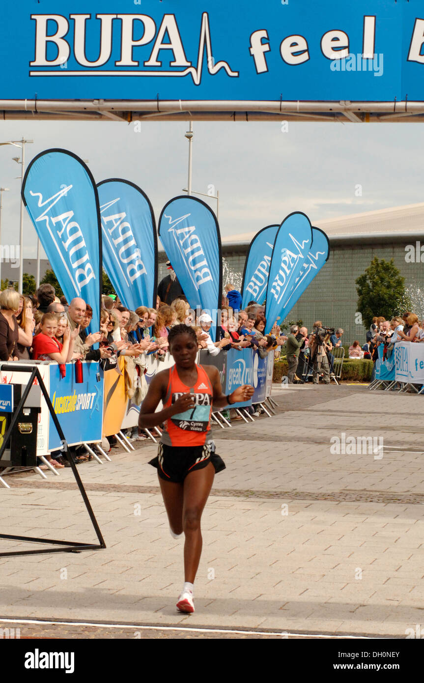 Cardiff marathon hi-res stock photography and images - Alamy