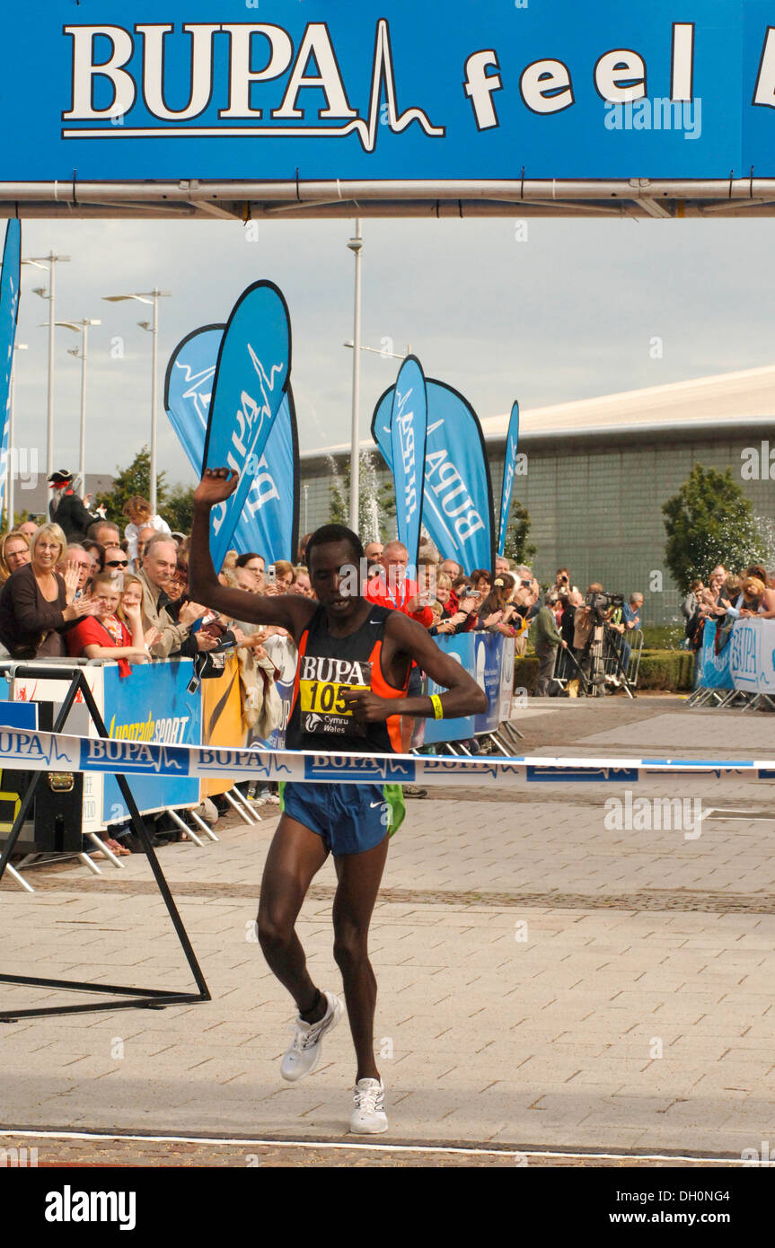 Cardiff marathon hi-res stock photography and images - Alamy