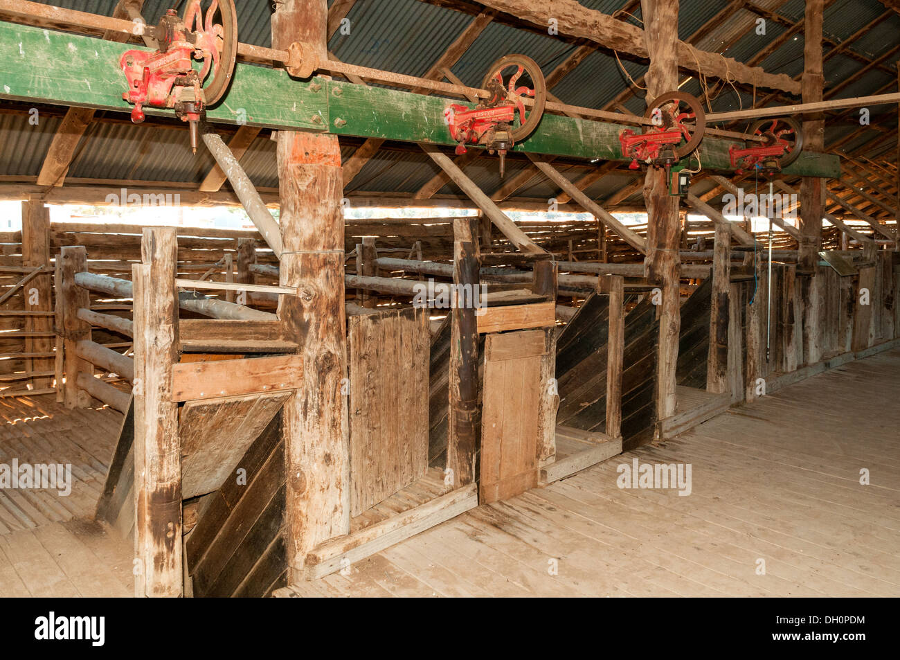 Old shearing shed hi-res stock photography and images - Alamy